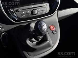Pelēks Renault Kangoo 2015 Liepāja, ar dzinēja tilpumu 1.20 L un nobraukumu 180 tūkst. km par 6700 €, foto 24 vietnē AUTOMOTO.COM.LV