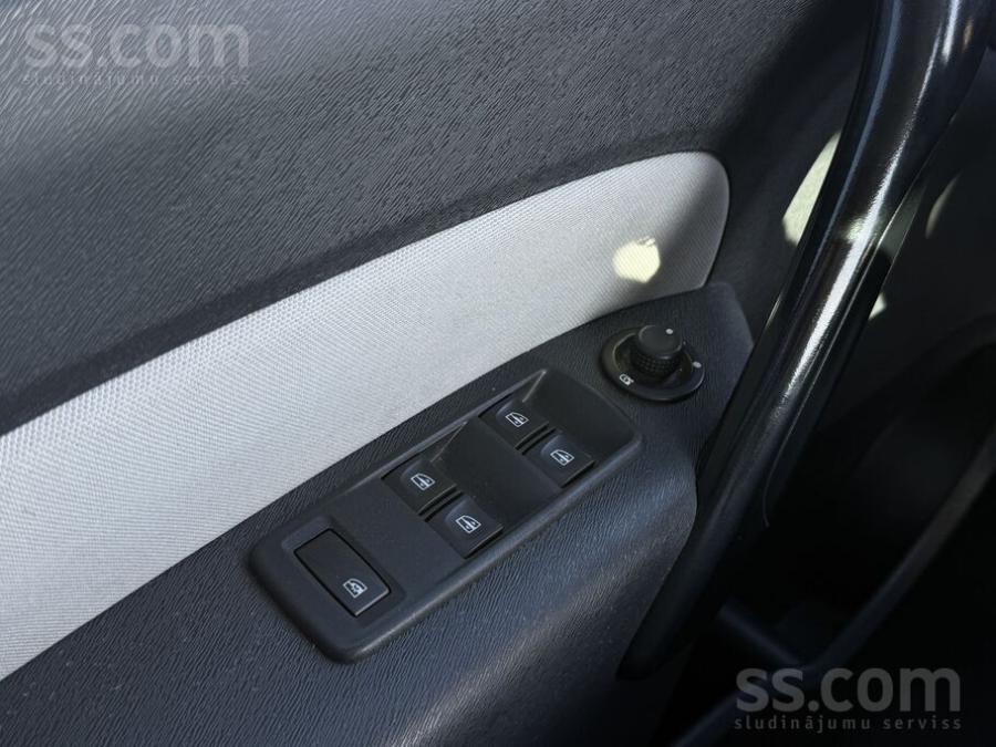 Pelēks Renault Kangoo 2015 Liepāja, ar dzinēja tilpumu 1.20 L un nobraukumu 180 tūkst. km par 6700 €, foto 25 vietnē AUTOMOTO.COM.LV