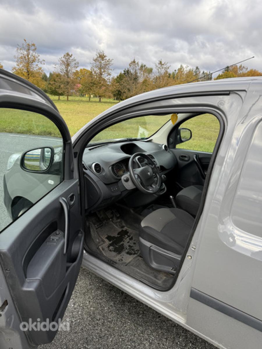 Grey Renault Kangoo 2020 in Rakvere, with an engine capacity of 1.60 L and mileage of 70 thousand km for 7500 €, photo 3 on AUTOMOTO.COM.LV
