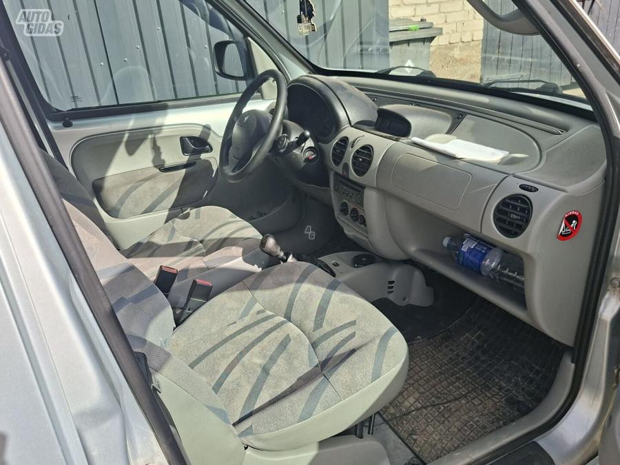 Pelēks Renault Kangoo 2002 Kretinga, ar dzinēja tilpumu 1.50 L un nobraukumu 352 tūkst. km par 500 €, foto 8 vietnē AUTOMOTO.COM.LV