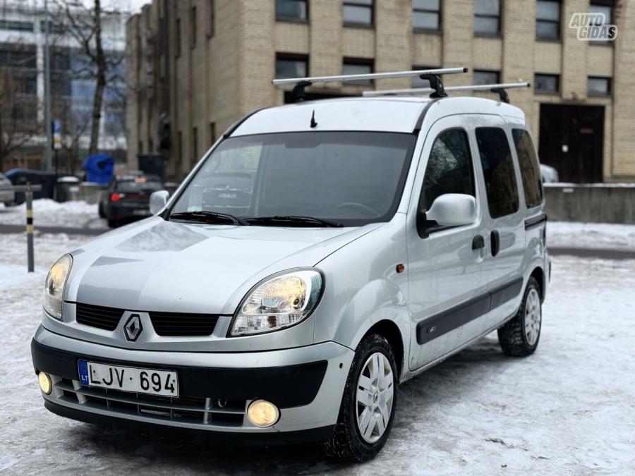 Pelēks Renault Kangoo 2004 Viļņa, ar dzinēja tilpumu 1.50 L un nobraukumu 323 tūkst. km par 1450 €, foto 1 vietnē AUTOMOTO.COM.LV