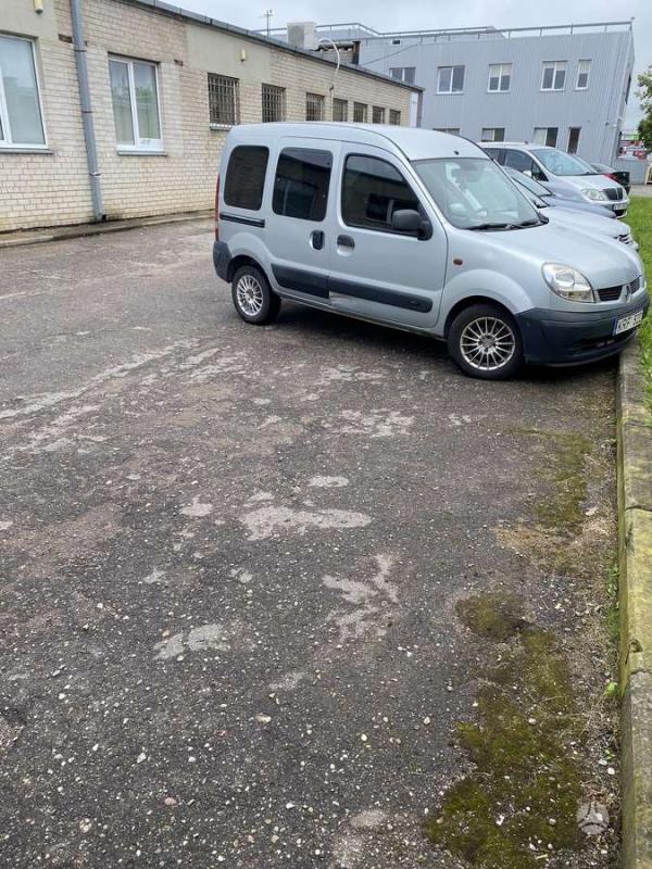Pelēks Renault Kangoo 2005 Kretinga, ar dzinēja tilpumu 1.46 L un nobraukumu 260 tūkst. km par 400 €, foto 1 vietnē AUTOMOTO.COM.LV