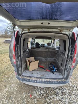 Pelēks Renault Kangoo 2008 Gulbene, ar dzinēja tilpumu 1.50 L un nobraukumu 335 tūkst. km par 1300 €, foto 7 vietnē AUTOMOTO.COM.LV