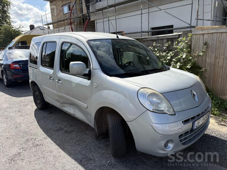 Grey Renault Kangoo 2008 in Riga, with an engine capacity of 1.50 L and mileage of 297 thousand km for 1000 €, photo 4 on AUTOMOTO.COM.LV