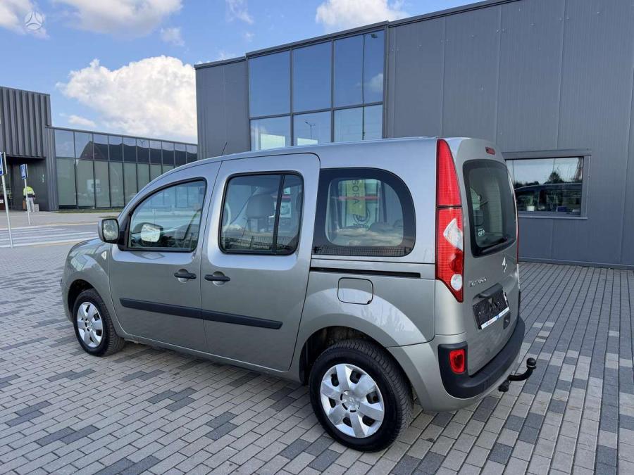 Grey Renault Kangoo 2009 in Siauliai, with an engine capacity of 1.50 L and mileage of 201 thousand km for 3250 €, photo 5 on AUTOMOTO.COM.LV