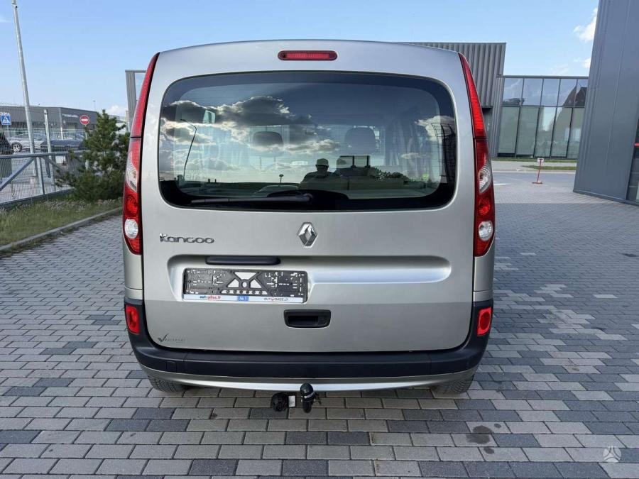 Grey Renault Kangoo 2009 in Siauliai, with an engine capacity of 1.50 L and mileage of 201 thousand km for 3250 €, photo 7 on AUTOMOTO.COM.LV