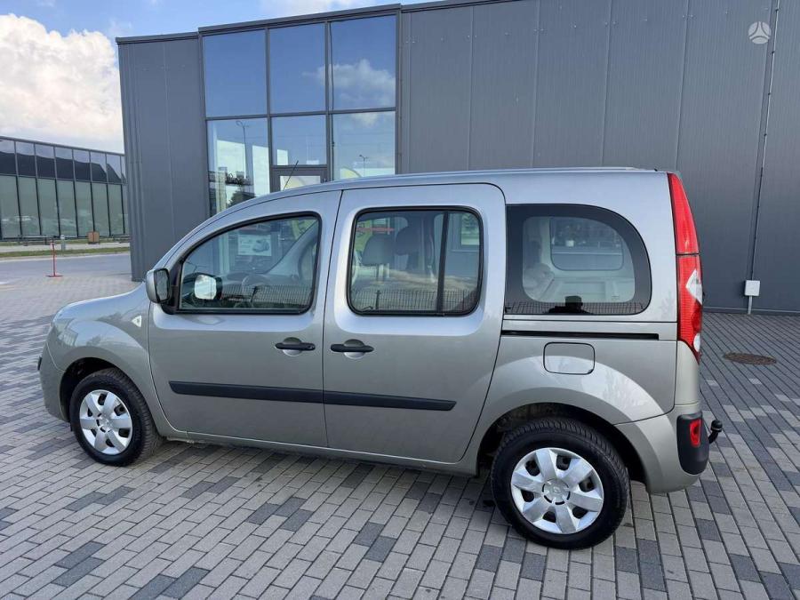Grey Renault Kangoo 2009 in Siauliai, with an engine capacity of 1.50 L and mileage of 201 thousand km for 3250 €, photo 8 on AUTOMOTO.COM.LV