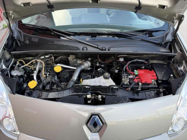 Grey Renault Kangoo 2009 in Siauliai, with an engine capacity of 1.50 L and mileage of 201 thousand km for 3250 €, photo 9 on AUTOMOTO.COM.LV