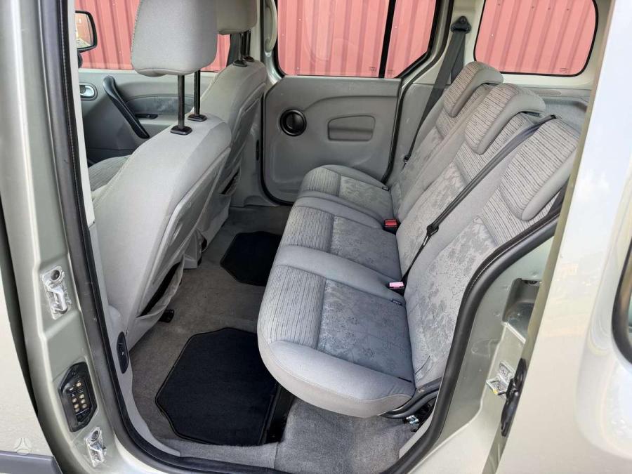 Grey Renault Kangoo 2009 in Siauliai, with an engine capacity of 1.50 L and mileage of 201 thousand km for 3250 €, photo 15 on AUTOMOTO.COM.LV