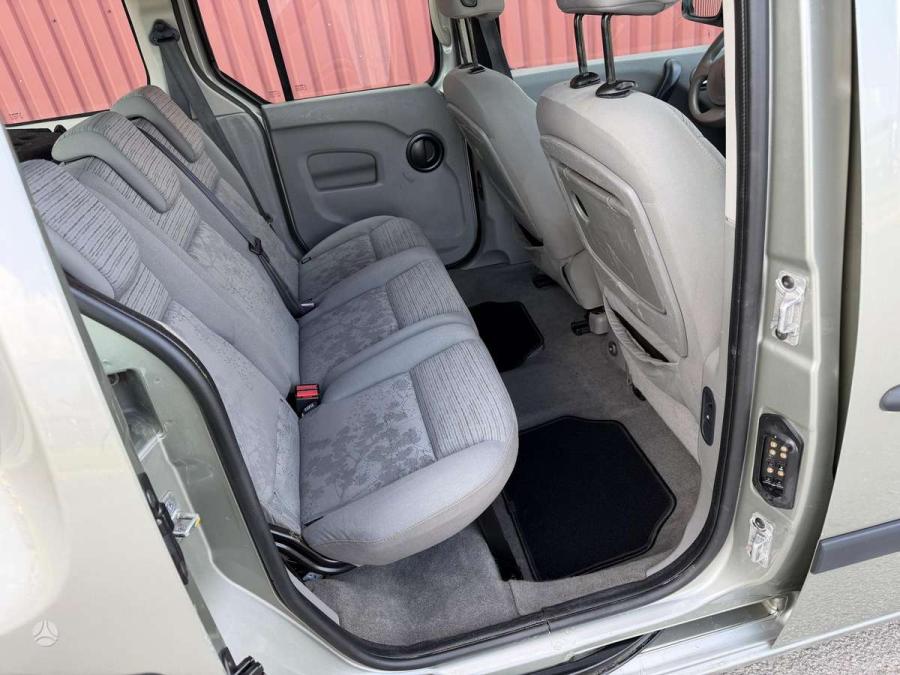 Grey Renault Kangoo 2009 in Siauliai, with an engine capacity of 1.50 L and mileage of 201 thousand km for 3250 €, photo 16 on AUTOMOTO.COM.LV