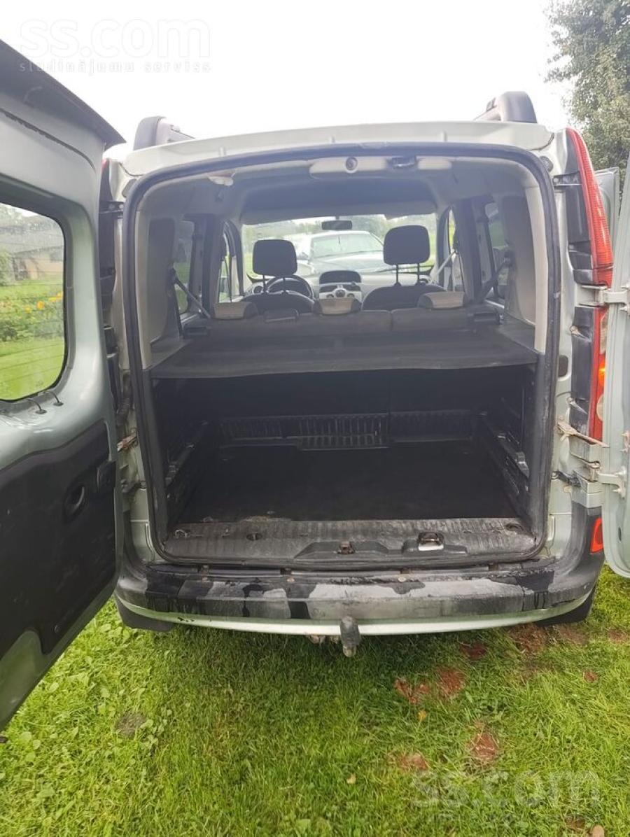 Pelēks Renault Kangoo 2011 Valmiera, ar dzinēja tilpumu 1.50 L un nobraukumu 398 tūkst. km par 2450 €, foto 5 vietnē AUTOMOTO.COM.LV