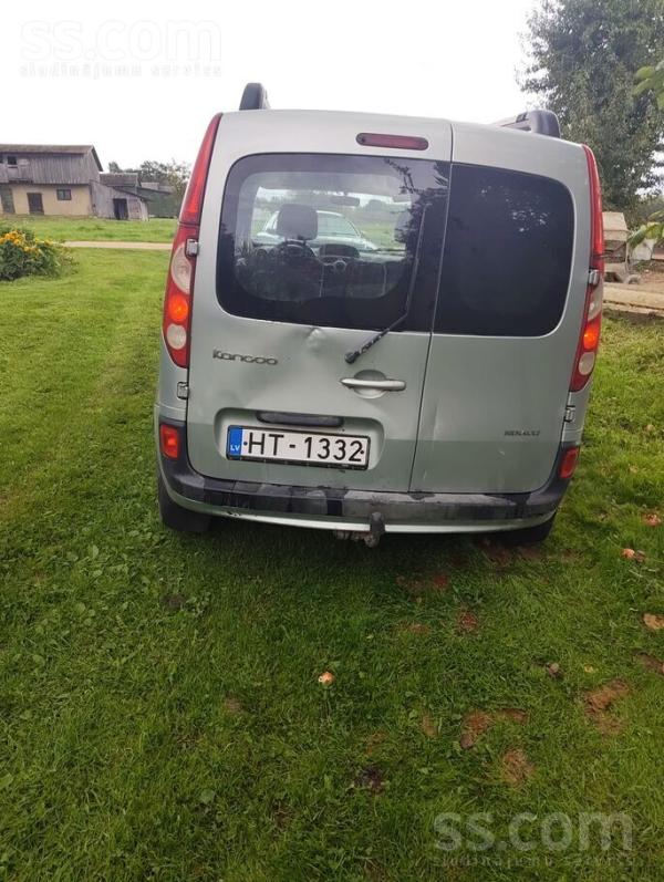 Grey Renault Kangoo 2011 in Valmiera, with an engine capacity of 1.50 L and mileage of 398 thousand km for 2450 €, photo 4 on AUTOMOTO.COM.LV