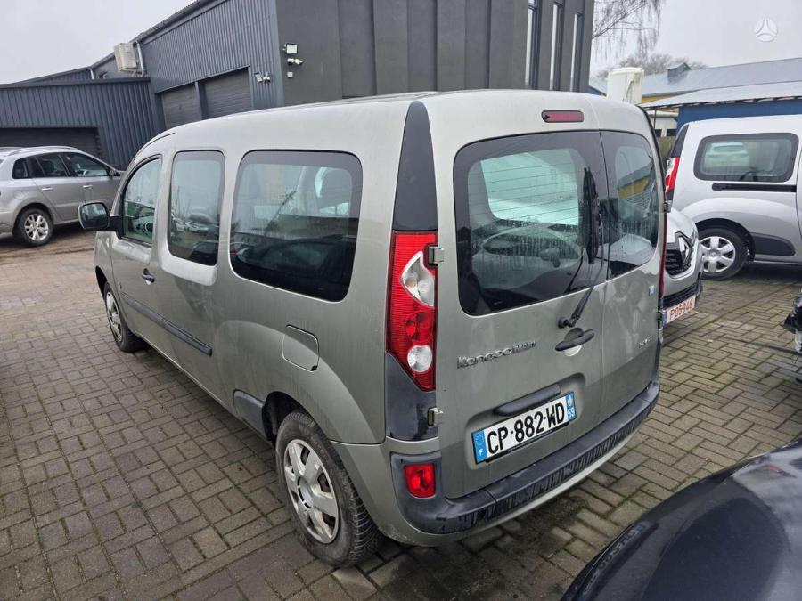 Grey Renault Kangoo 2013 in Taurage, with an engine capacity of 0.00 L and mileage of 111 thousand km for 3500 €, photo 3 on AUTOMOTO.COM.LV