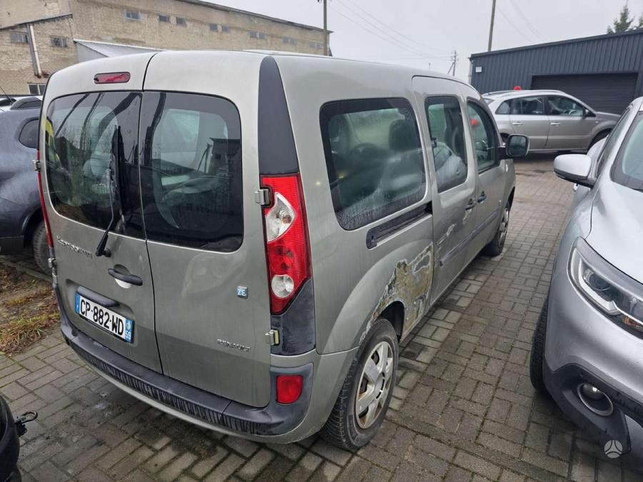 Grey Renault Kangoo 2013 in Taurage, with an engine capacity of 0.00 L and mileage of 111 thousand km for 3500 €, photo 6 on AUTOMOTO.COM.LV