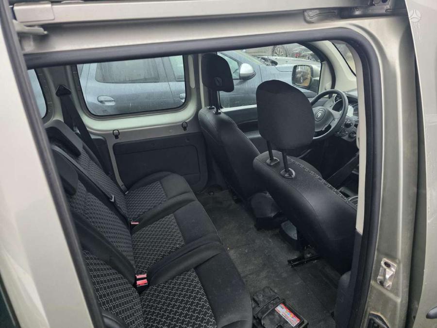 Grey Renault Kangoo 2013 in Taurage, with an engine capacity of 0.00 L and mileage of 111 thousand km for 3500 €, photo 10 on AUTOMOTO.COM.LV