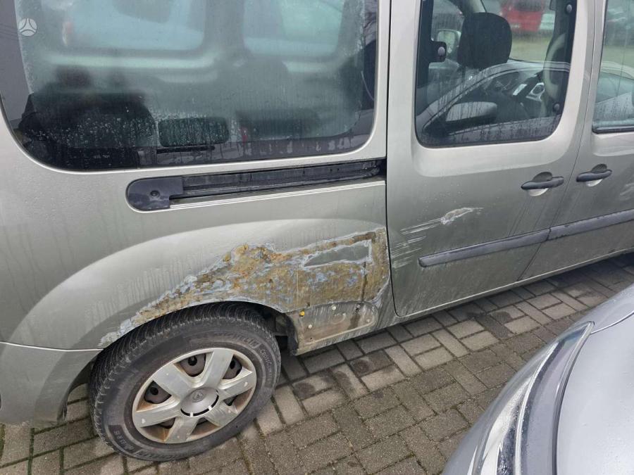Grey Renault Kangoo 2013 in Taurage, with an engine capacity of 0.00 L and mileage of 111 thousand km for 3500 €, photo 12 on AUTOMOTO.COM.LV