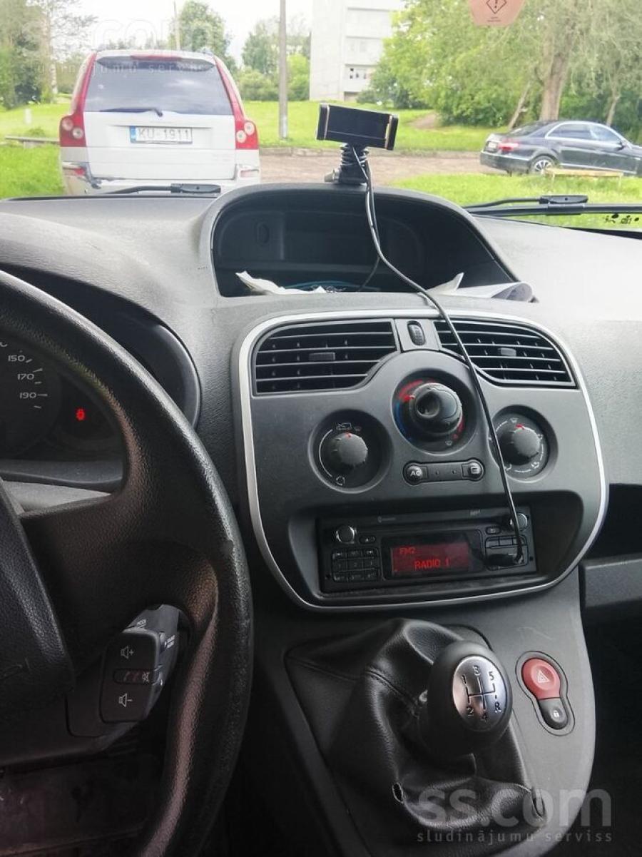 Pelēks Renault Kangoo 2013 Jēkabpils, ar dzinēja tilpumu 1.50 L un nobraukumu 223 tūkst. km par 4100 €, foto 7 vietnē AUTOMOTO.COM.LV