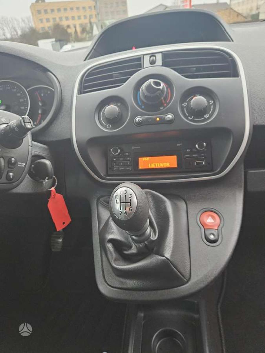 Grey Renault Kangoo 2016 in Siauliai, with an engine capacity of 1.20 L and mileage of 130 thousand km for 4500 €, photo 18 on AUTOMOTO.COM.LV