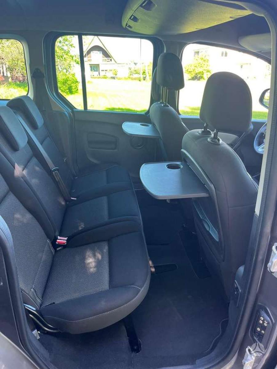 Grey Renault Kangoo 2016 in Utena, with an engine capacity of 1.46 L and mileage of 243 thousand km for 5850 €, photo 17 on AUTOMOTO.COM.LV