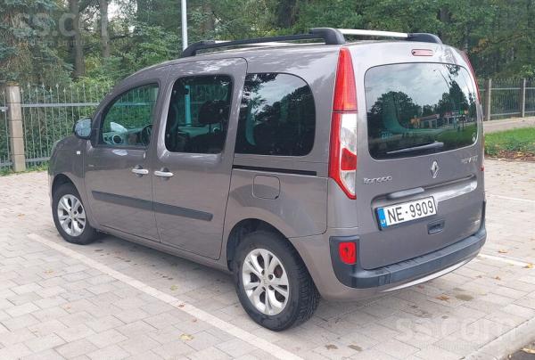 Renault Kangoo 2016 in Riga on AUTOMOTO.COM.LV Grey Renault Kangoo 2016 in Riga, with an engine capacity of 1.50 L and mileage of 255 thousand km for 4100 €, photo 5 on AUTOMOTO.COM.LV