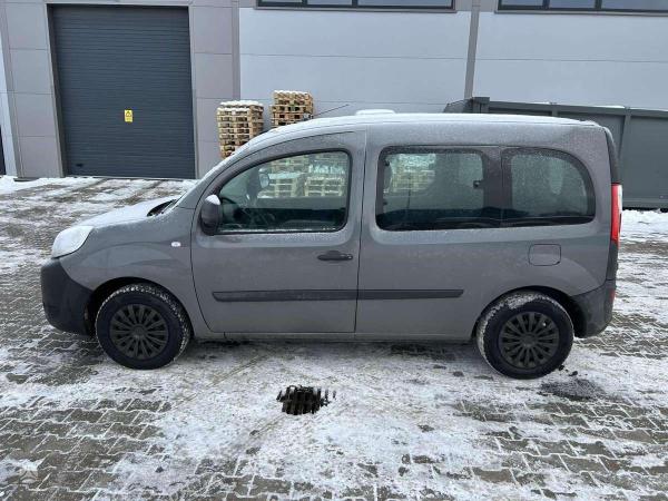 Grey Renault Kangoo 2018 in Kaunas, with an engine capacity of 1.46 L and mileage of 299 thousand km for 5000 €, photo 2 on AUTOMOTO.COM.LV