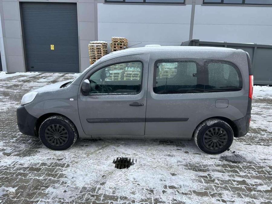 Grey Renault Kangoo 2018 in Kaunas, with an engine capacity of 1.46 L and mileage of 299 thousand km for 5000 €, photo 2 on AUTOMOTO.COM.LV