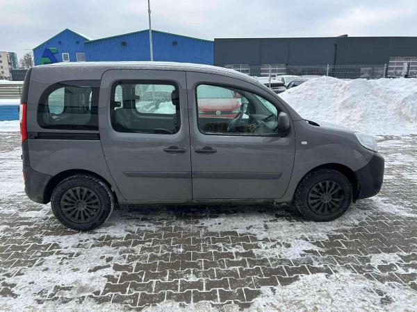 Grey Renault Kangoo 2018 in Kaunas, with an engine capacity of 1.46 L and mileage of 299 thousand km for 5000 €, photo 3 on AUTOMOTO.COM.LV