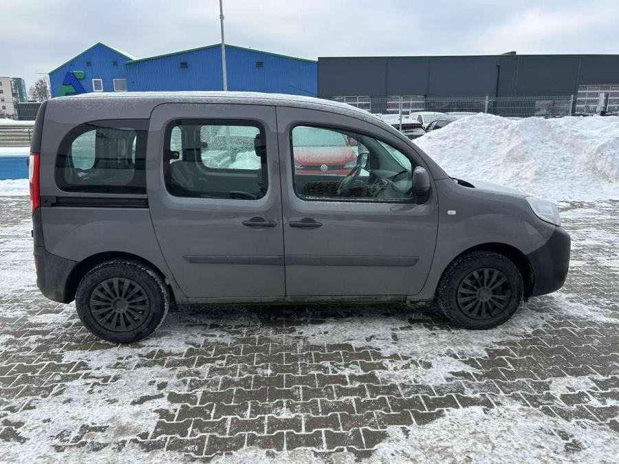 Grey Renault Kangoo 2018 in Kaunas, with an engine capacity of 1.46 L and mileage of 299 thousand km for 5000 €, photo 3 on AUTOMOTO.COM.LV