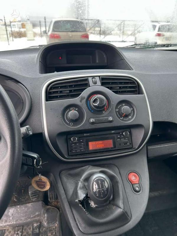 Grey Renault Kangoo 2018 in Kaunas, with an engine capacity of 1.46 L and mileage of 299 thousand km for 5000 €, photo 9 on AUTOMOTO.COM.LV