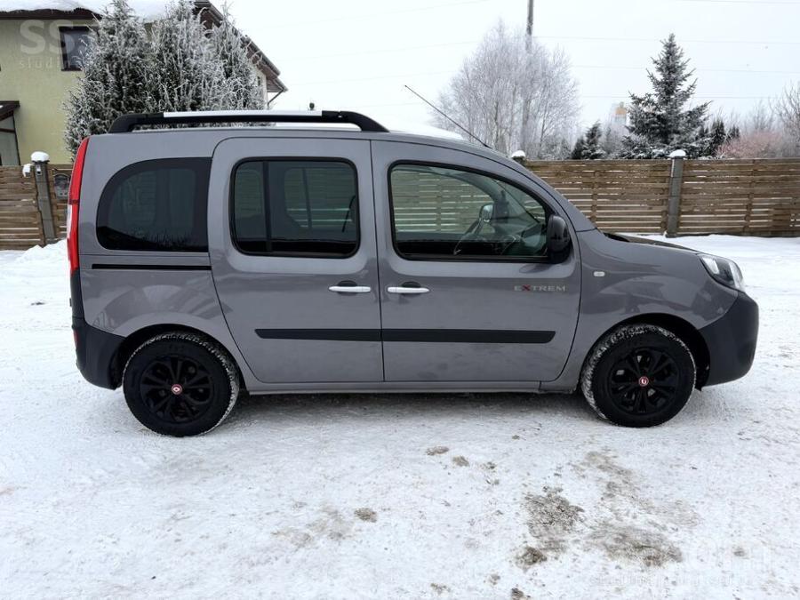 Grey Renault Kangoo 2019 in Saldus, with an engine capacity of 1.50 L and mileage of 173 thousand km for 8490 €, photo 4 on AUTOMOTO.COM.LV