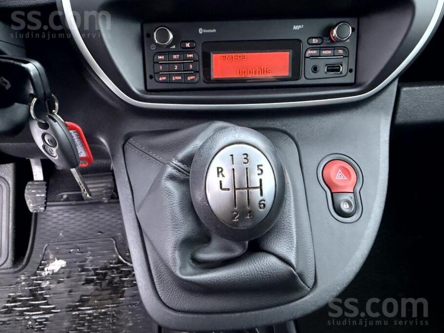 Grey Renault Kangoo 2019 in Saldus, with an engine capacity of 1.50 L and mileage of 173 thousand km for 8490 €, photo 31 on AUTOMOTO.COM.LV