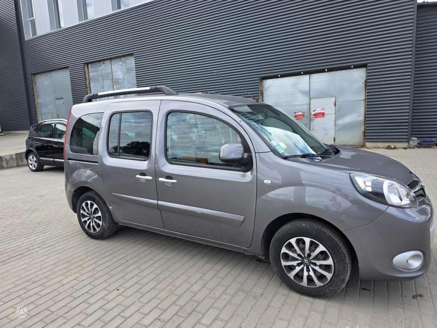 Pelēks Renault Kangoo 2019 Tauragė, ar dzinēja tilpumu 1.46 L un nobraukumu 200 tūkst. km par 7300 €, foto 5 vietnē AUTOMOTO.COM.LV