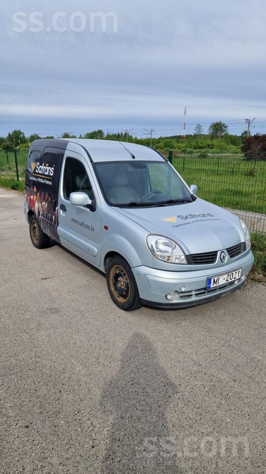 Grey Renault Kangoo 2006 in Riga, with an engine capacity of 1.50 L and mileage of 223 thousand km for 1500 €, photo 3 on AUTOMOTO.COM.LV