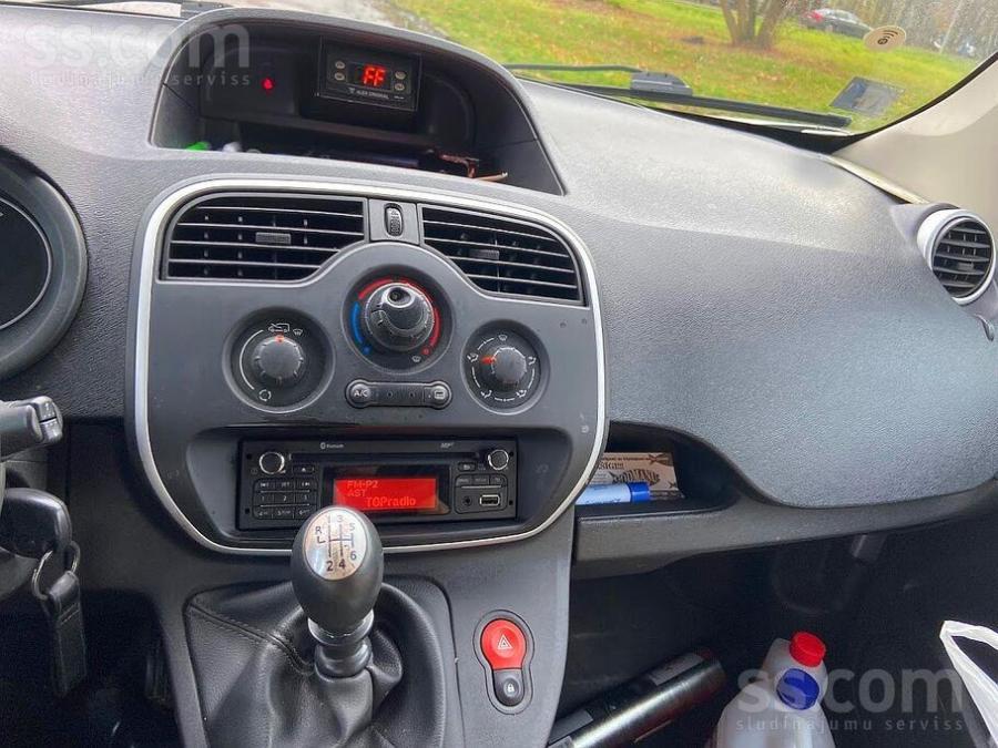 Grey Renault Kangoo 2015 in Jelgava, with an engine capacity of 1.50 L and mileage of 0 thousand km for 5700 €, photo 4 on AUTOMOTO.COM.LV