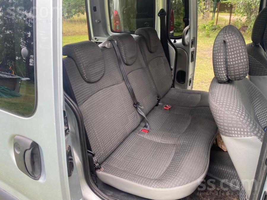 Pelēks Renault Kangoo 2006 Rīga, ar dzinēja tilpumu 1.60 L un nobraukumu 360 tūkst. km par 2850 €, foto 4 vietnē AUTOMOTO.COM.LV