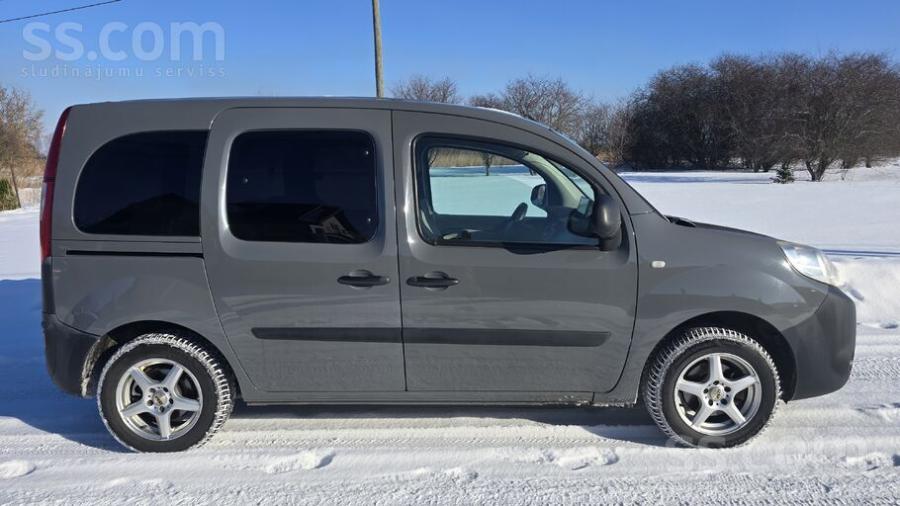 Grey Renault Kangoo 2016 in Riga, with an engine capacity of 1.50 L and mileage of 239 thousand km for 4750 €, photo 1 on AUTOMOTO.COM.LV