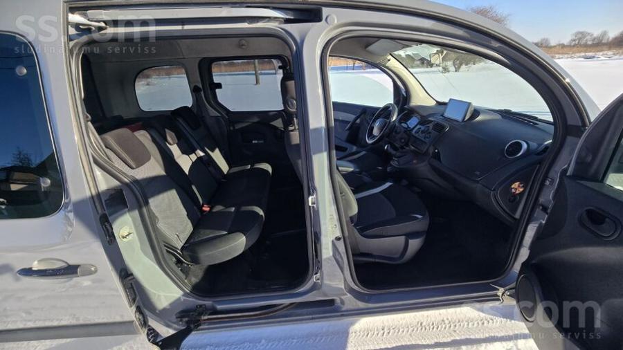 Grey Renault Kangoo 2016 in Riga, with an engine capacity of 1.50 L and mileage of 239 thousand km for 4750 €, photo 3 on AUTOMOTO.COM.LV