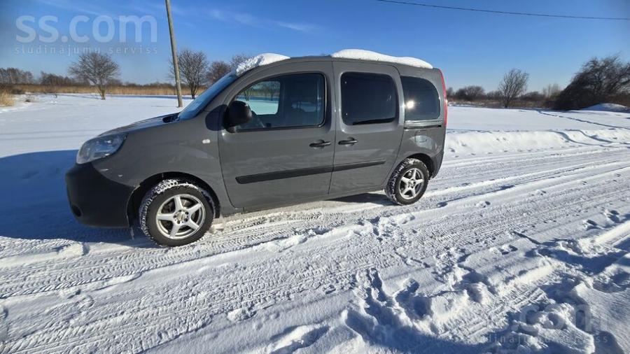 Grey Renault Kangoo 2016 in Riga, with an engine capacity of 1.50 L and mileage of 239 thousand km for 4750 €, photo 6 on AUTOMOTO.COM.LV