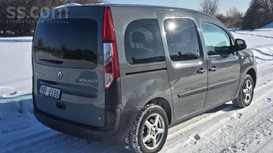 Grey Renault Kangoo 2016 in Riga, with an engine capacity of 1.50 L and mileage of 239 thousand km for 4750 €, photo 8 on AUTOMOTO.COM.LV