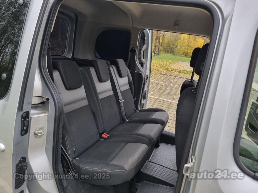 Grey Renault Kangoo 2017 in Tallinn, with an engine capacity of 1.20 L and mileage of 201 thousand km for 4500 €, photo 12 on AUTOMOTO.COM.LV