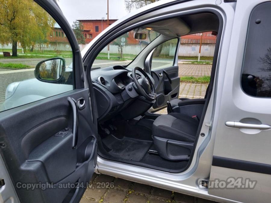 Pelēks Renault Kangoo 2017 Tallina, ar dzinēja tilpumu 1.20 L un nobraukumu 201 tūkst. km par 5300 €, foto 11 vietnē AUTOMOTO.COM.LV