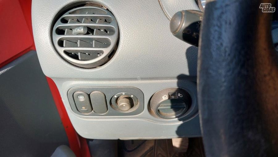 Red Renault Kangoo 2000 in Kaunas, with an engine capacity of 1.90 L and mileage of 204 thousand km for 1300 €, photo 12 on AUTOMOTO.COM.LV