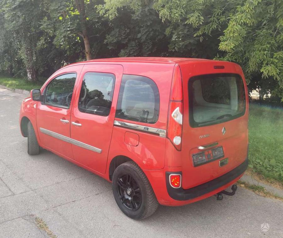 Red Renault Kangoo 2010 in Siauliai, with an engine capacity of 1.50 L and mileage of 284 thousand km for 3650 €, photo 6 on AUTOMOTO.COM.LV