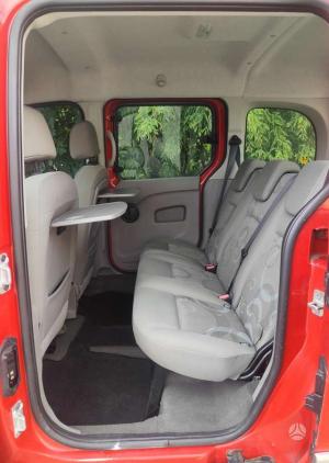 Red Renault Kangoo 2010 in Siauliai, with an engine capacity of 1.50 L and mileage of 284 thousand km for 3650 €, photo 10 on AUTOMOTO.COM.LV