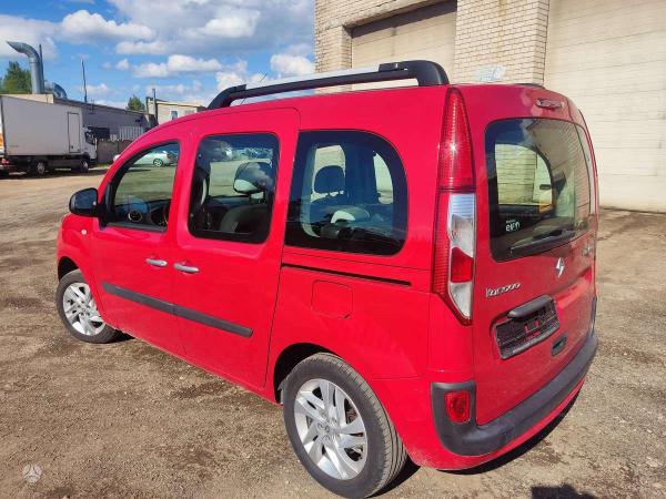 Sarkans Renault Kangoo 2013 Utena, ar dzinēja tilpumu 1.46 L un nobraukumu 195 tūkst. km par 4500 €, foto 3 vietnē AUTOMOTO.COM.LV