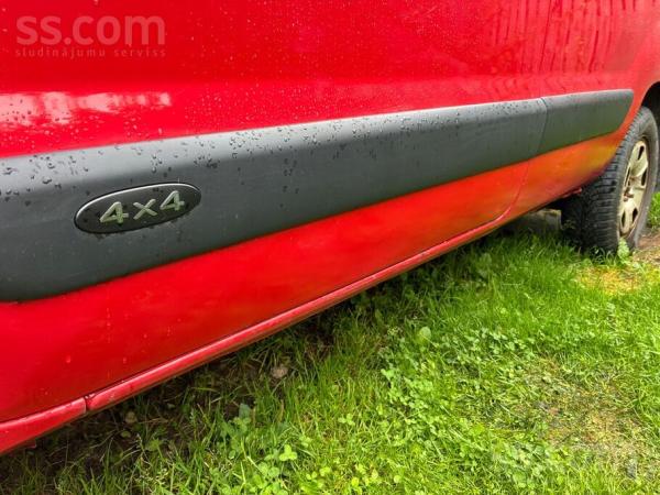 Red Renault Kangoo 2007 in Daugavpils, with an engine capacity of 1.60 L and mileage of 198 thousand km for 2200 €, photo 9 on AUTOMOTO.COM.LV