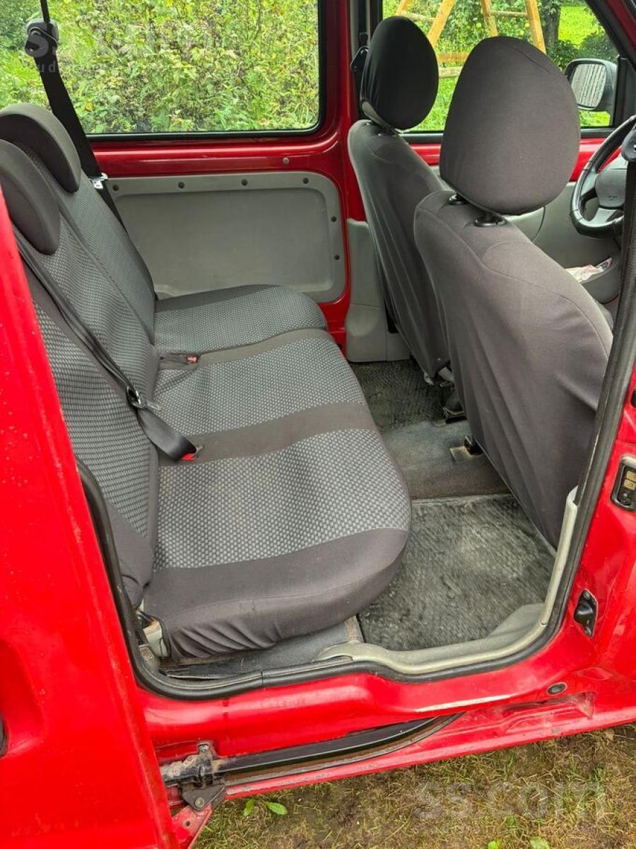 Red Renault Kangoo 2007 in Daugavpils, with an engine capacity of 1.60 L and mileage of 198 thousand km for 2200 €, photo 12 on AUTOMOTO.COM.LV