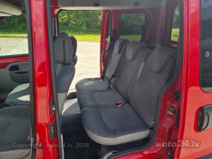Sarkans Renault Kangoo 2005 Tallina, ar dzinēja tilpumu 1.60 L un nobraukumu 352 tūkst. km par 2500 €, foto 11 vietnē AUTOMOTO.COM.LV