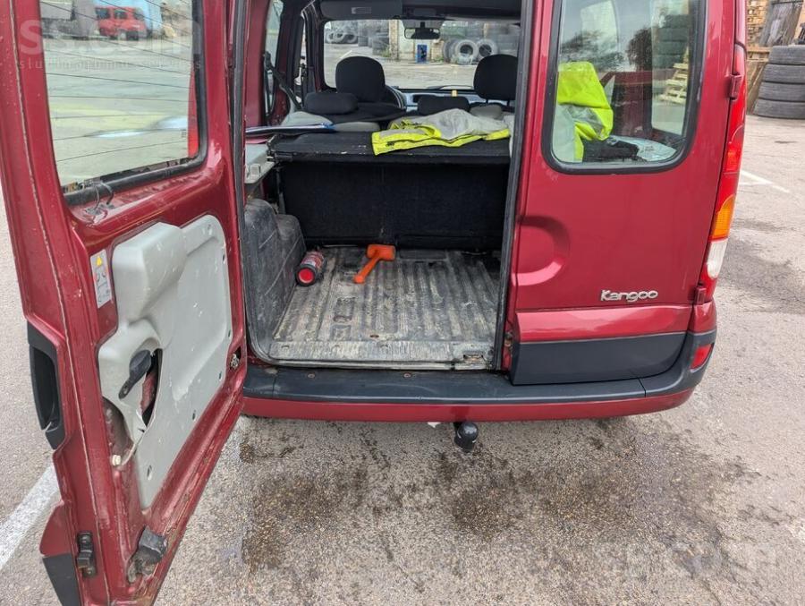 Red Renault Kangoo 2006 in Riga, with an engine capacity of 1.50 L and mileage of 138 thousand km for 1500 €, photo 5 on AUTOMOTO.COM.LV