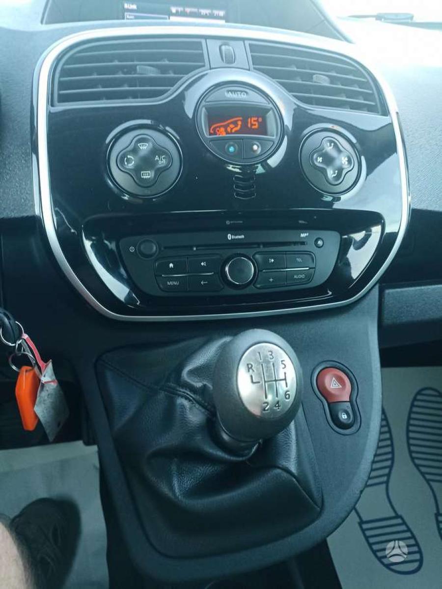 Violet Renault Kangoo 2018 in Vilnius, with an engine capacity of 1.20 L and mileage of 212 thousand km for 7700 €, photo 17 on AUTOMOTO.COM.LV
